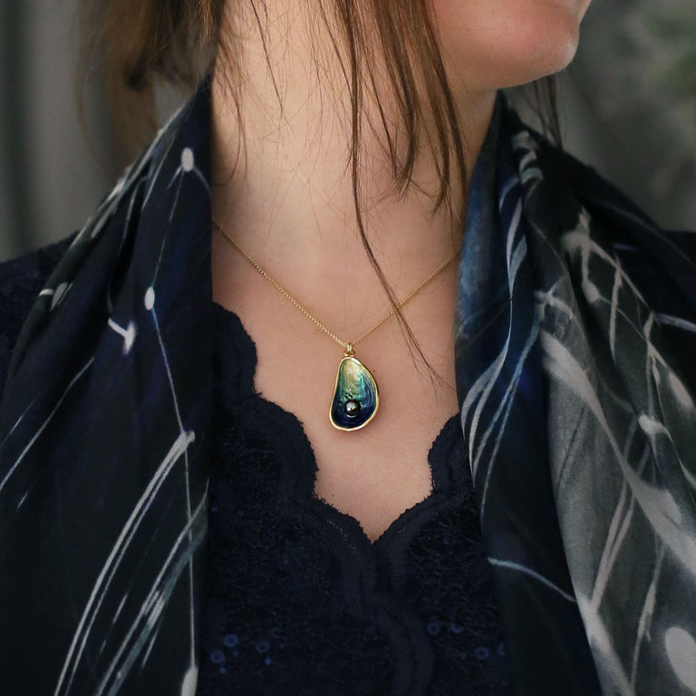 Mussel Large 18ct Yellow Gold Pendant with Black Pearl in Ocean Enamel ...