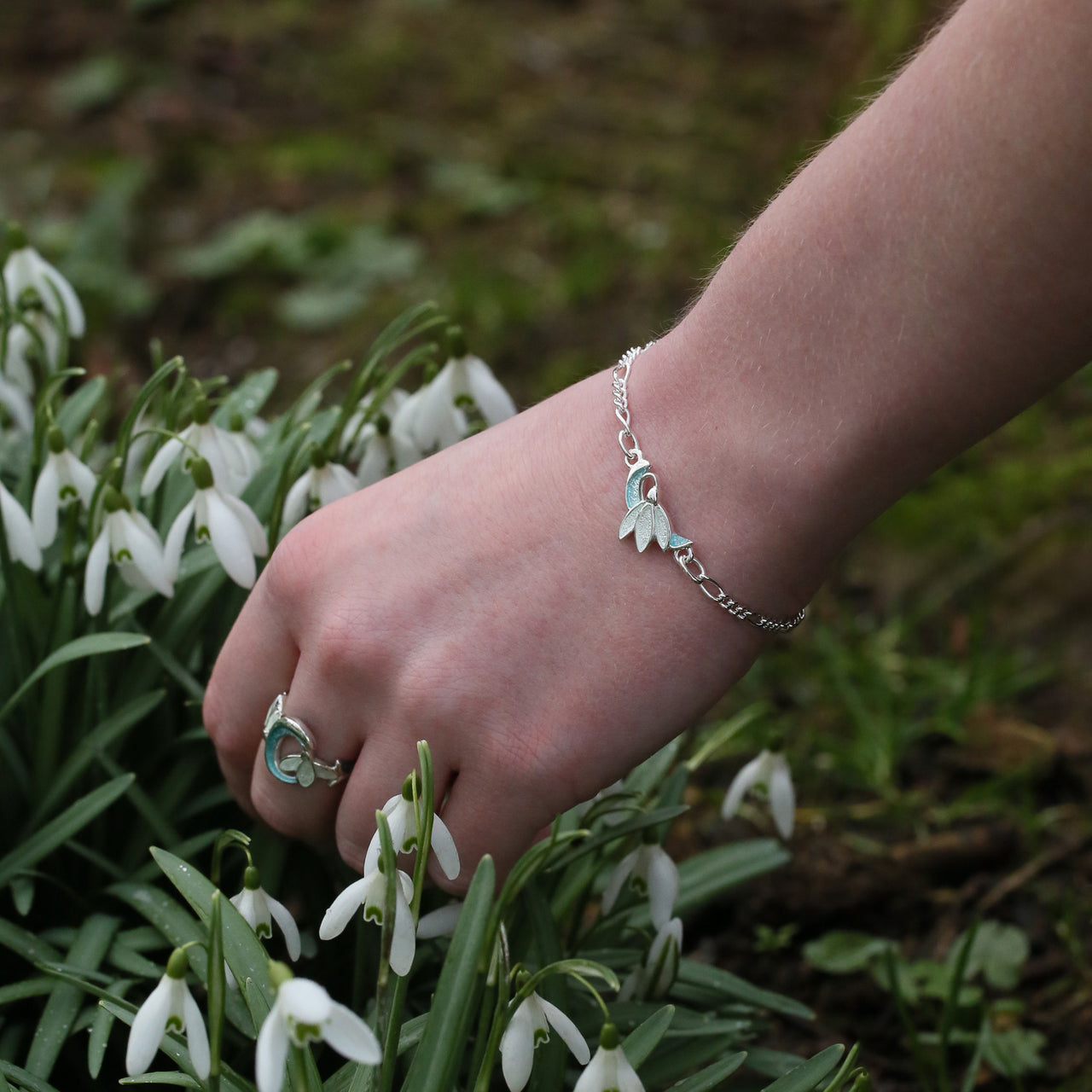 Snowdrop 1-flower Sterling Silver Bracelet in Leaf Enamel – Sheila ...